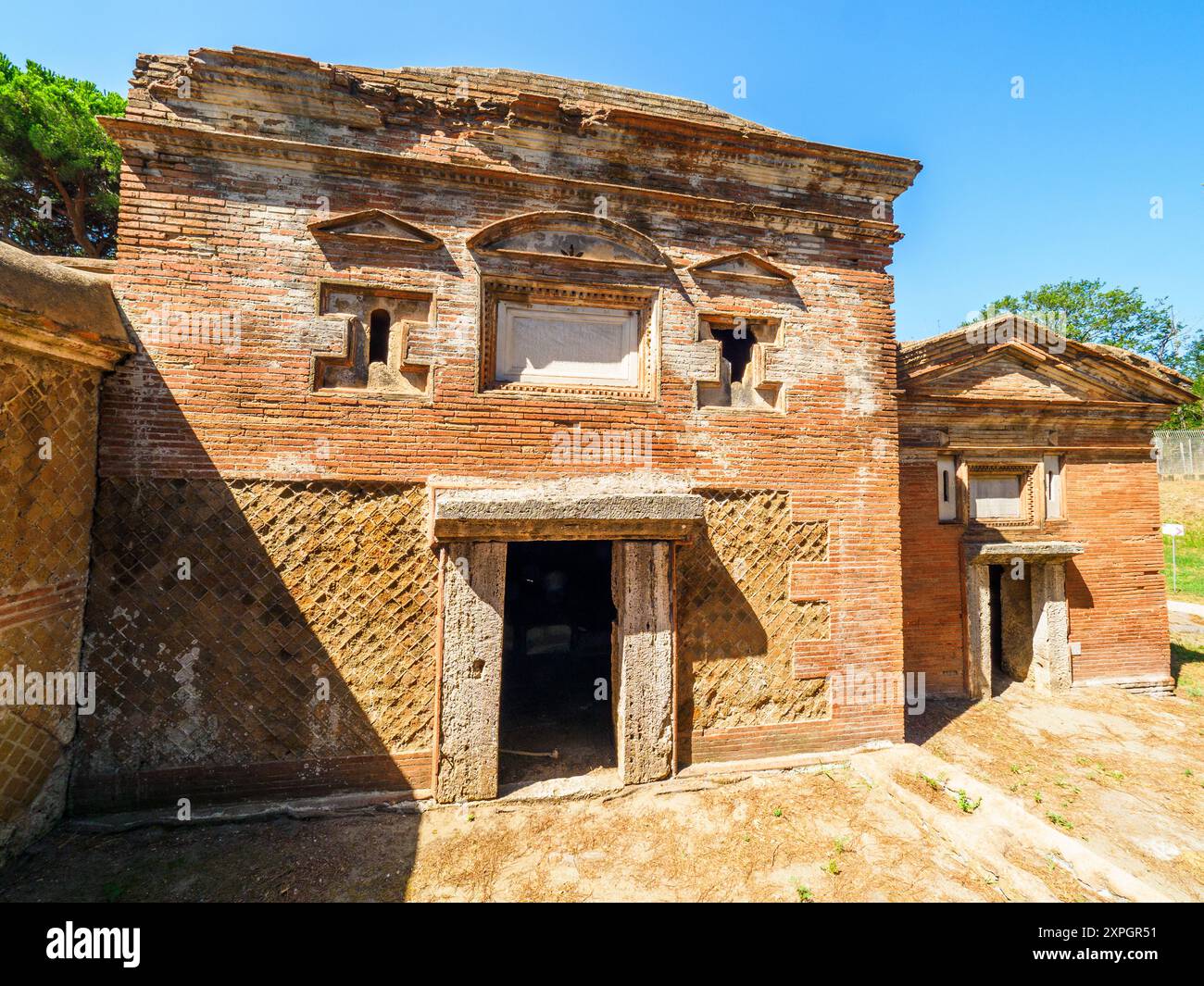 Travertine capitals hi-res stock photography and images - Alamy