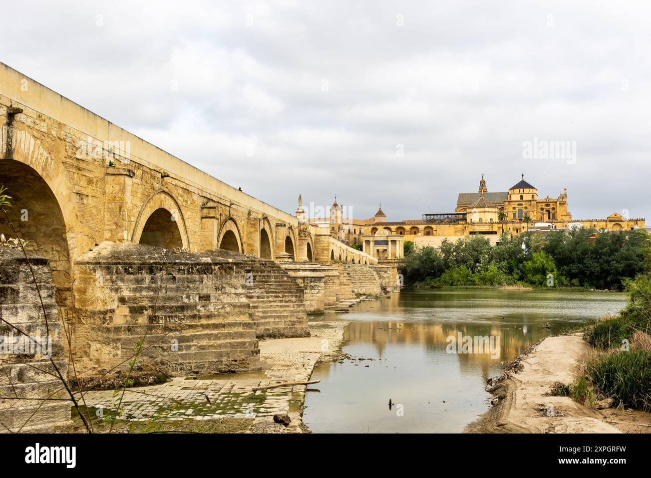 Puente romano de cordoba spain hi-res stock photography and images - Alamy