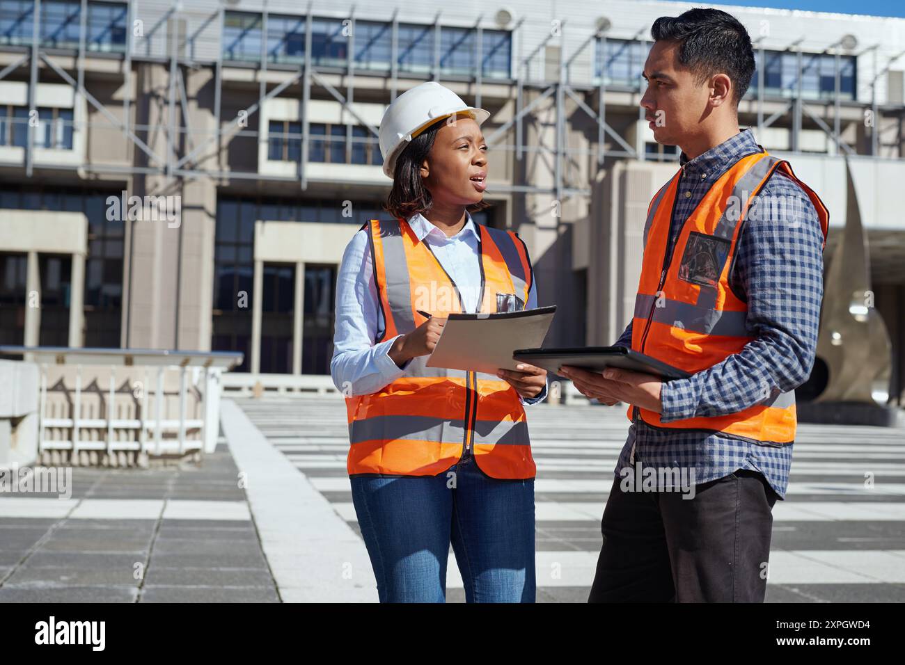 Diverse male and female it engineers hi-res stock photography and ...