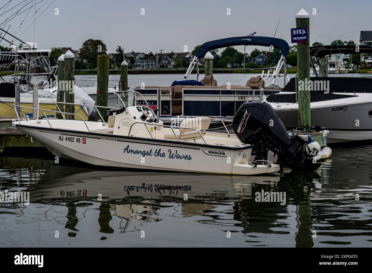 Captains chair hi-res stock photography and images - Alamy