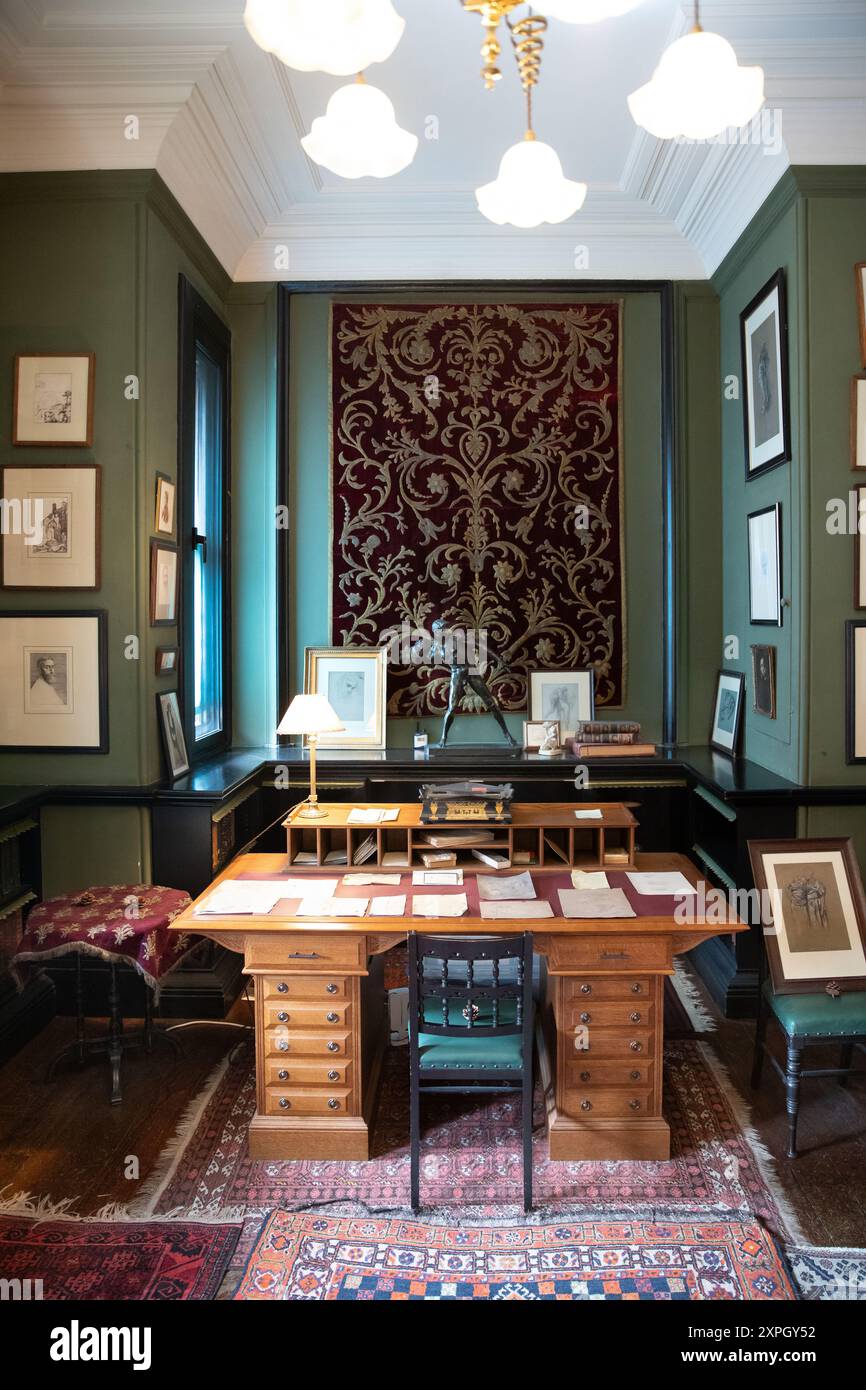 Frederic leightons library hi-res stock photography and images - Alamy