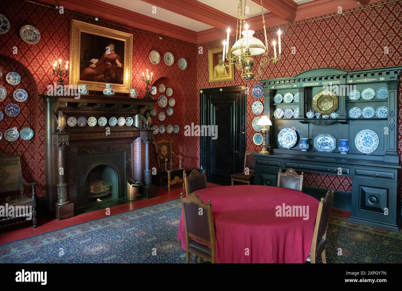 The dining room of leighton house hi-res stock photography and images ...
