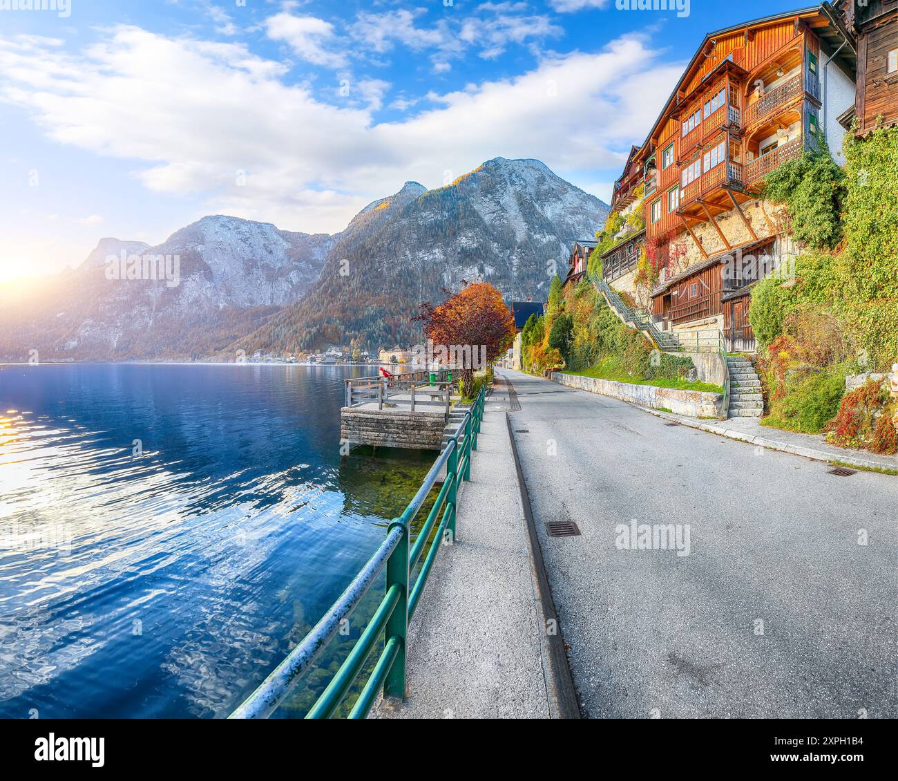 Amazing view of famous Hallstatt mountain village with Hallstatter lake ...