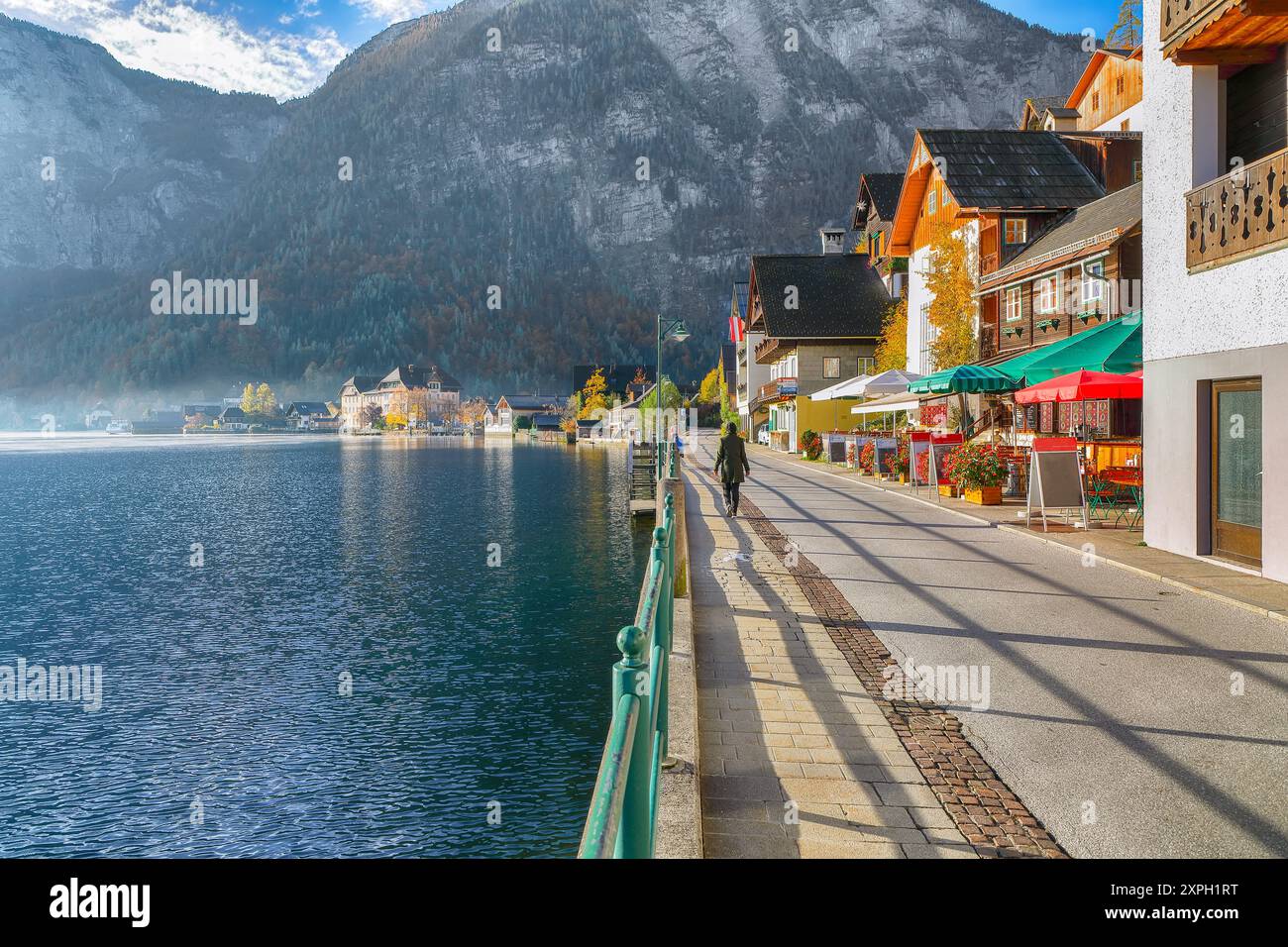 Amazing view of famous Hallstatt mountain village with Hallstatter lake ...