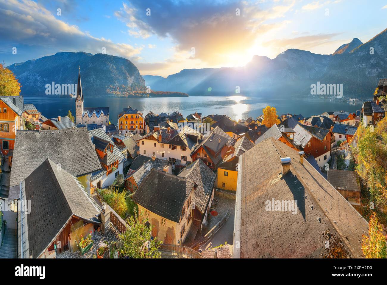 Stunning view of famous Hallstatt mountain village with Hallstatter ...