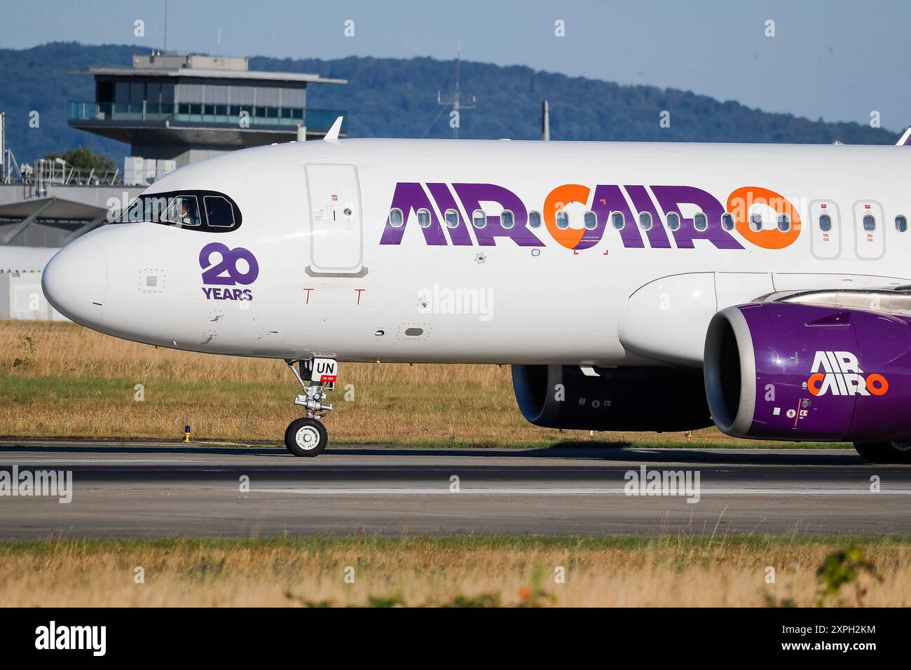 Airbus a320 neo cockpit hi-res stock photography and images - Alamy
