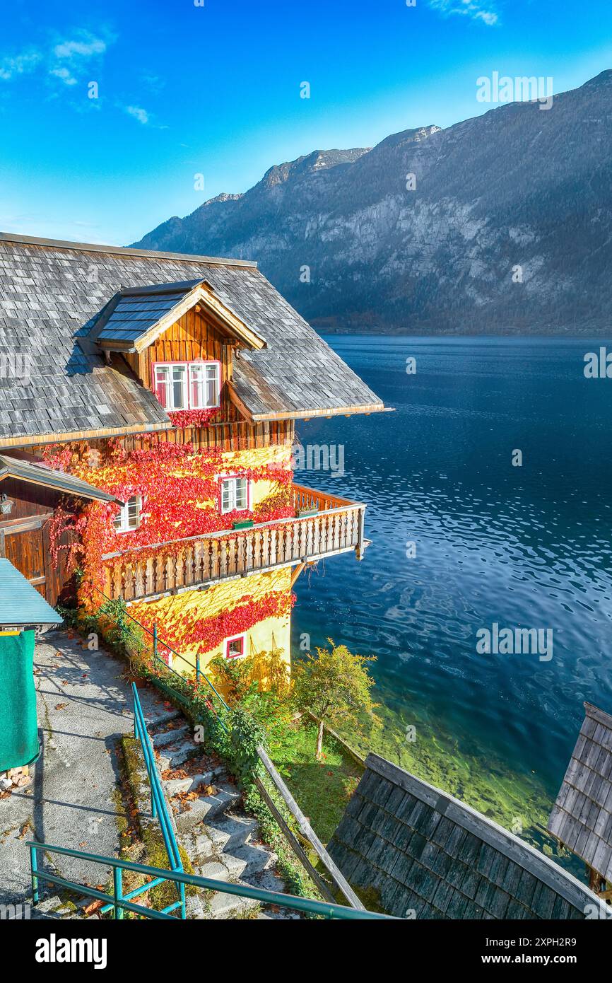 Amazing view of famous Hallstatt mountain village with Hallstatter lake ...