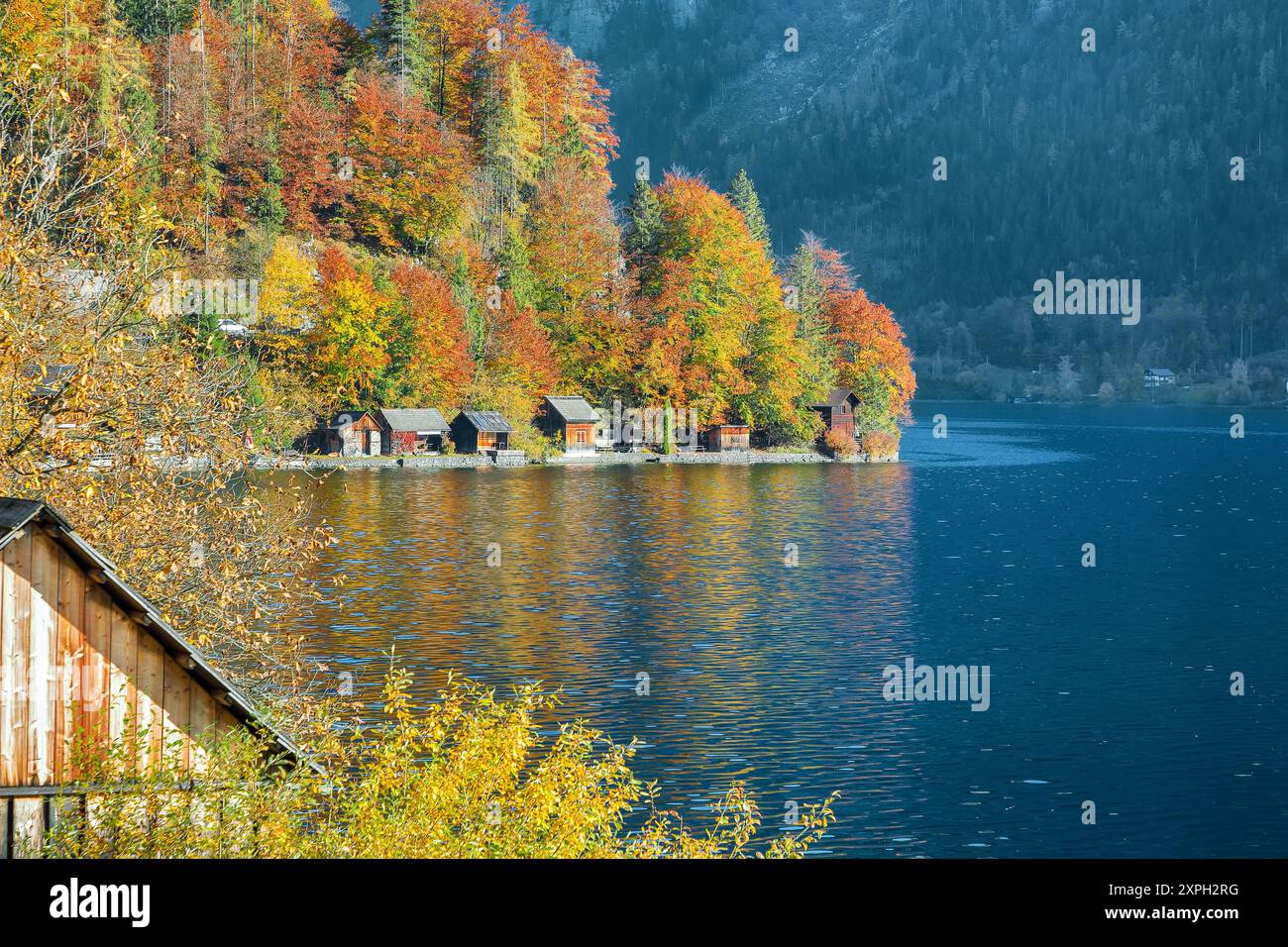 Amazing view of famous Hallstatt mountain village with Hallstatter lake ...