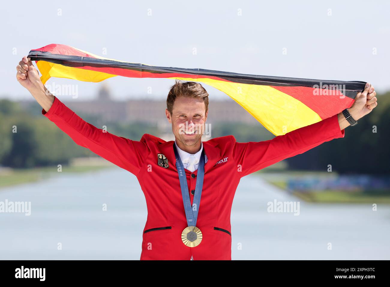 06 August 2024, France, Paris: Olympia, Paris 2024, equestrian sport ...