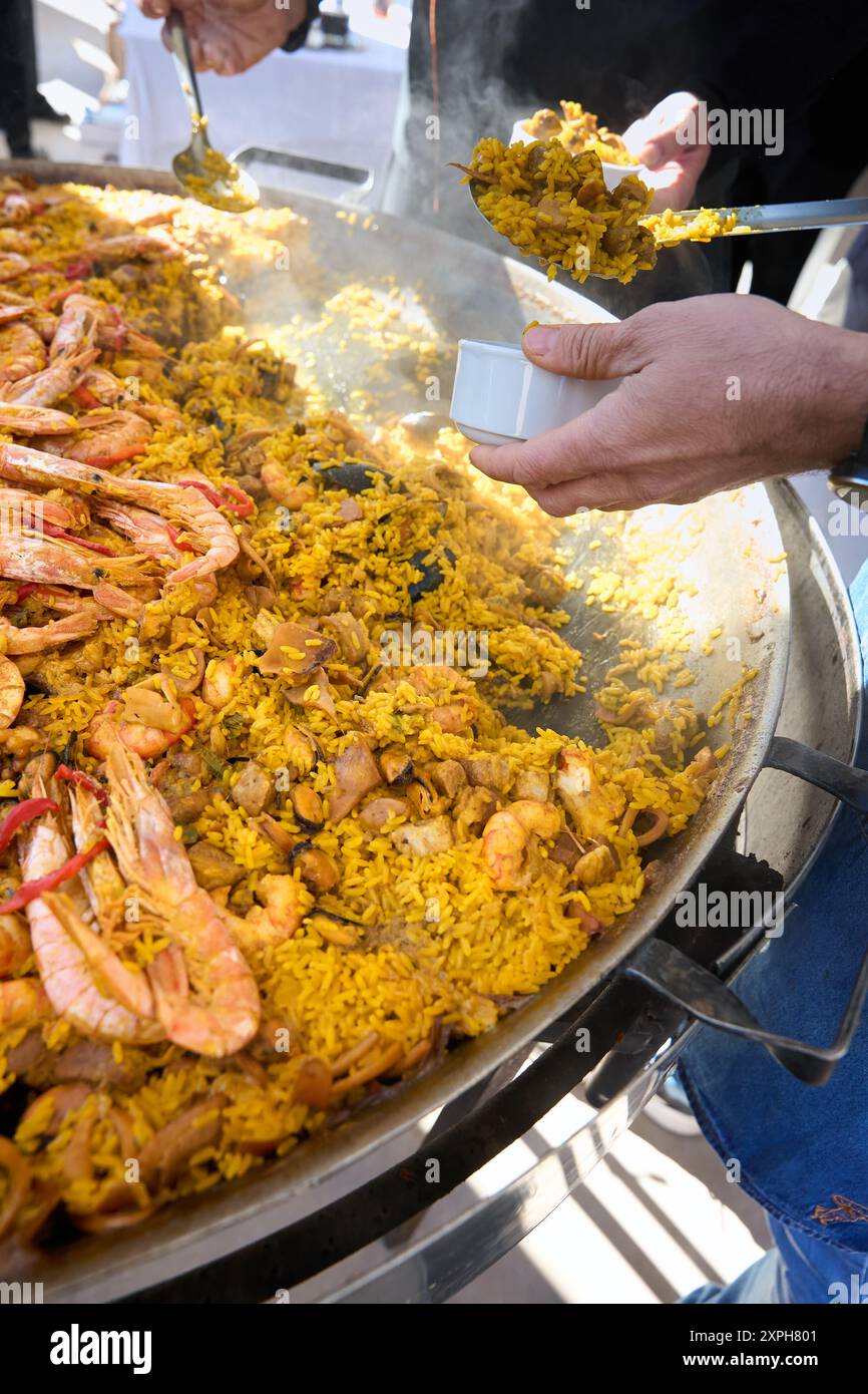 Paella traditional spanish food hi-res stock photography and images - Alamy