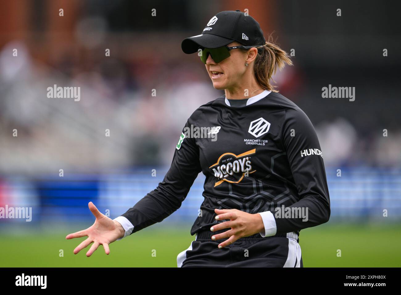 Eve Jones of Manchester Orignals during the The Hundred match ...