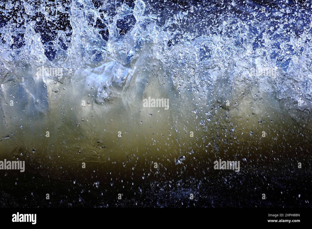 Kraft der welle hi-res stock photography and images - Alamy