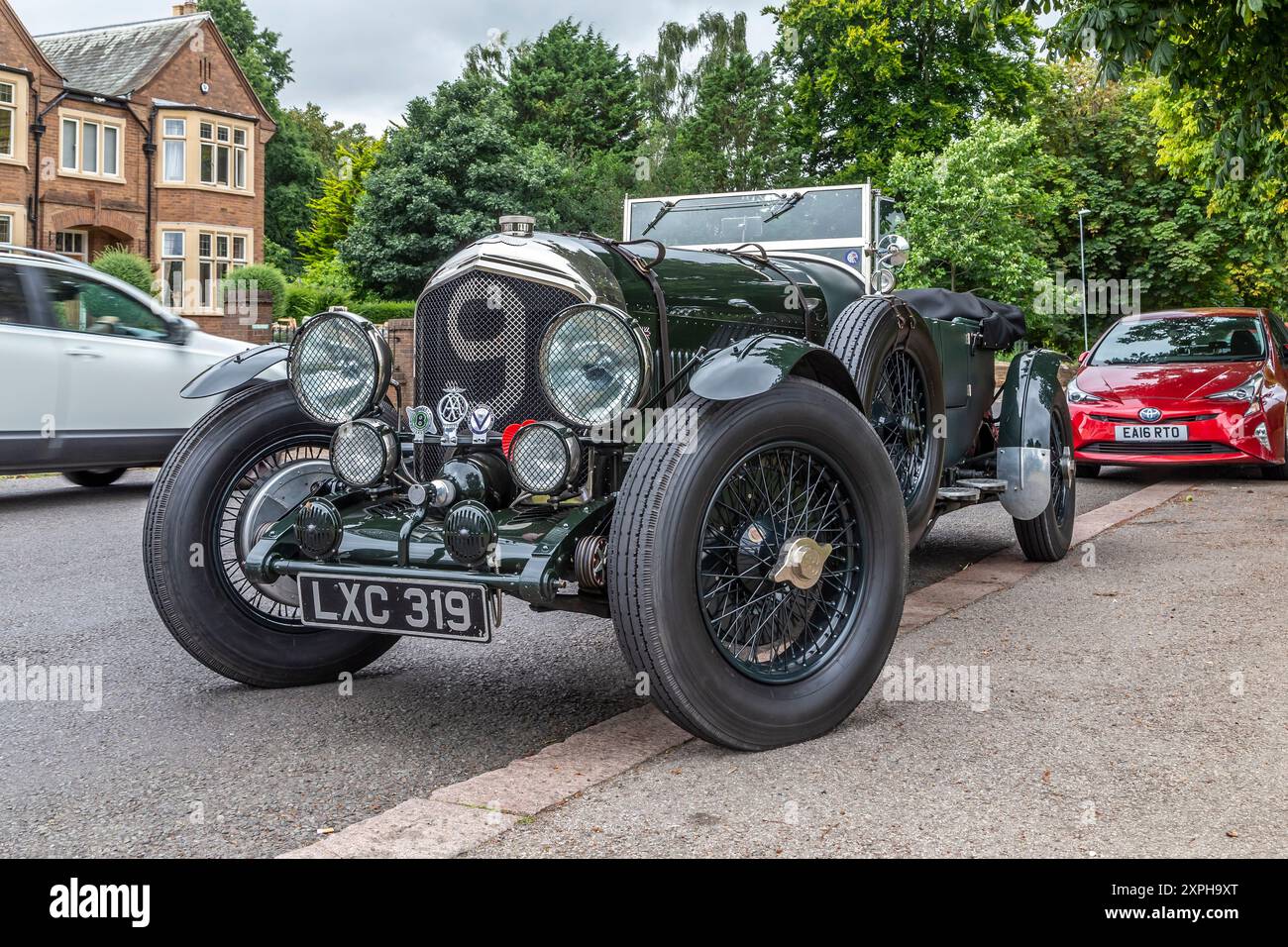 1950 Bentley mark V1 in Racing Green alongside Abington Park ...
