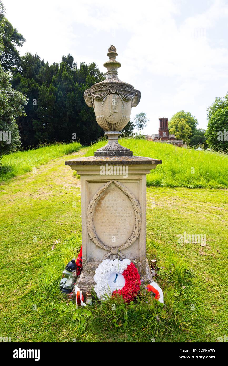 Polish War Memorial to the SOE soldiers who trained at Audley End ...