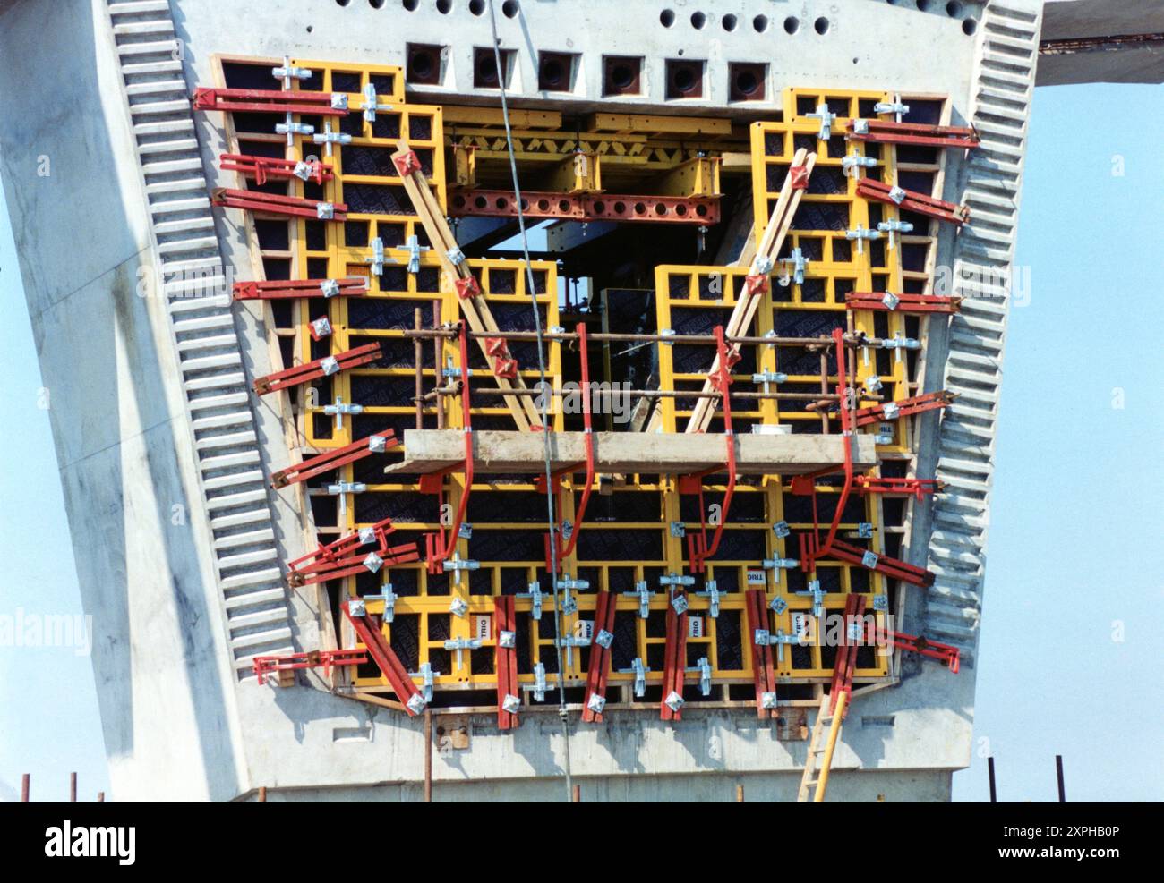 Viaduct sections hi-res stock photography and images - Alamy