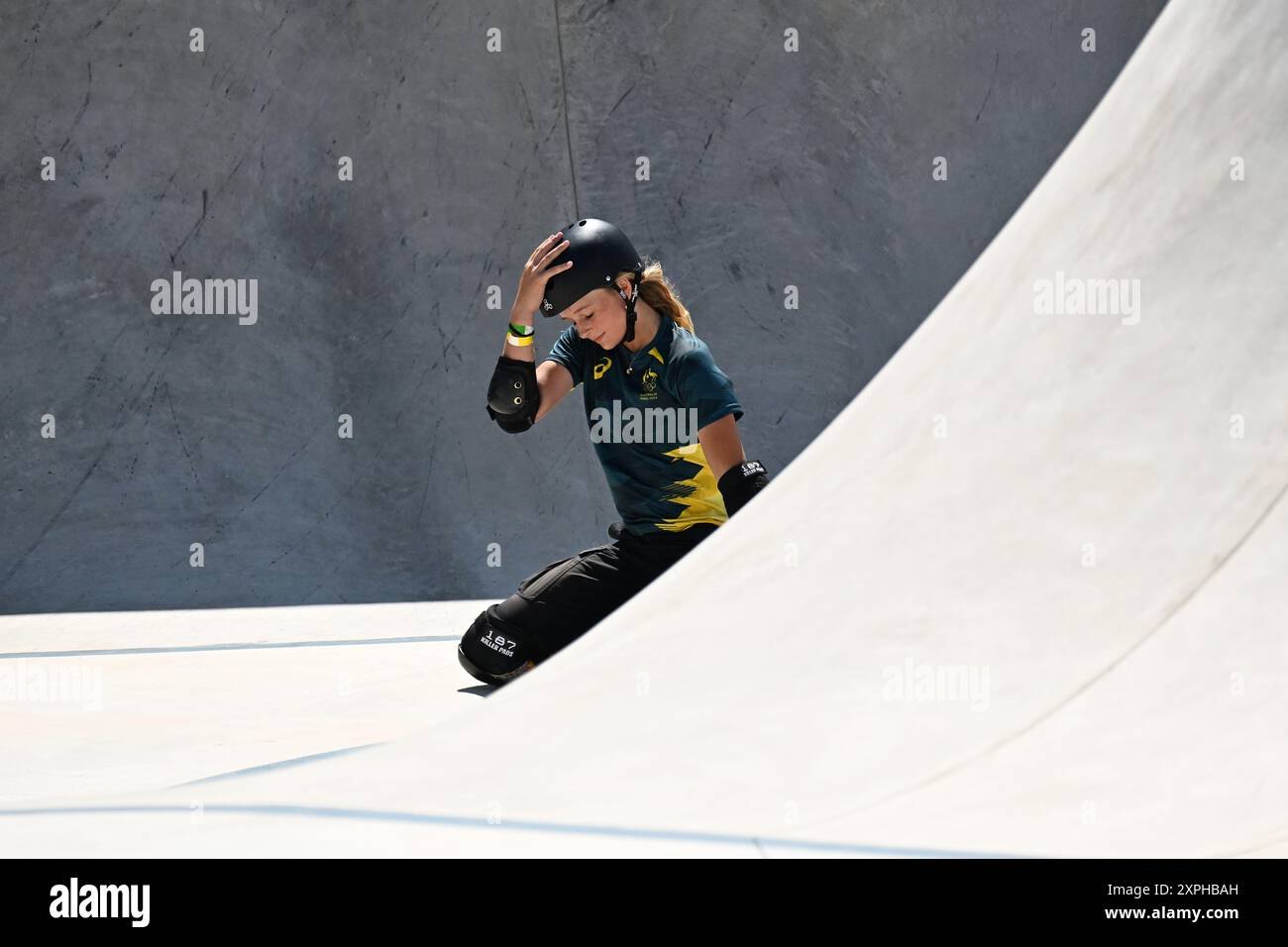 Paris, France. 06th Aug, 2024. Ruby Trew of Australia crashes during ...