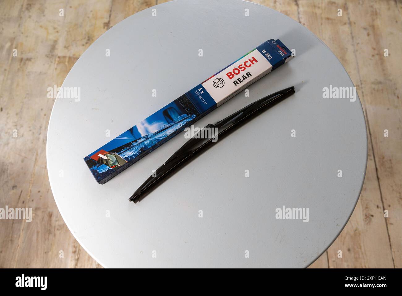 For some reason on a pale blue circular table a Bosch replacement ...