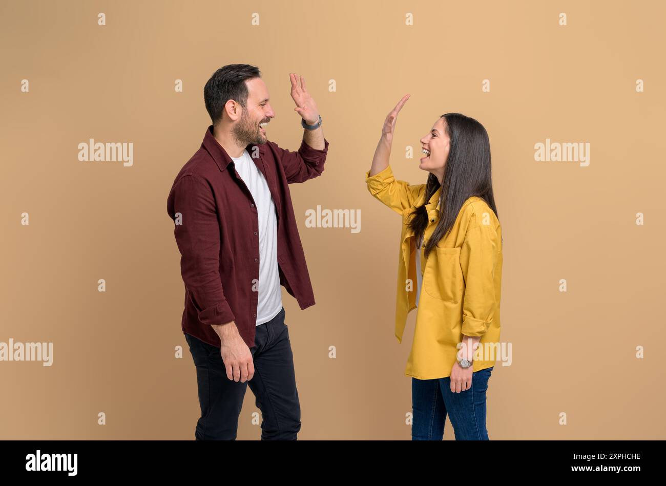 Couple clapping hands hi-res stock photography and images - Alamy