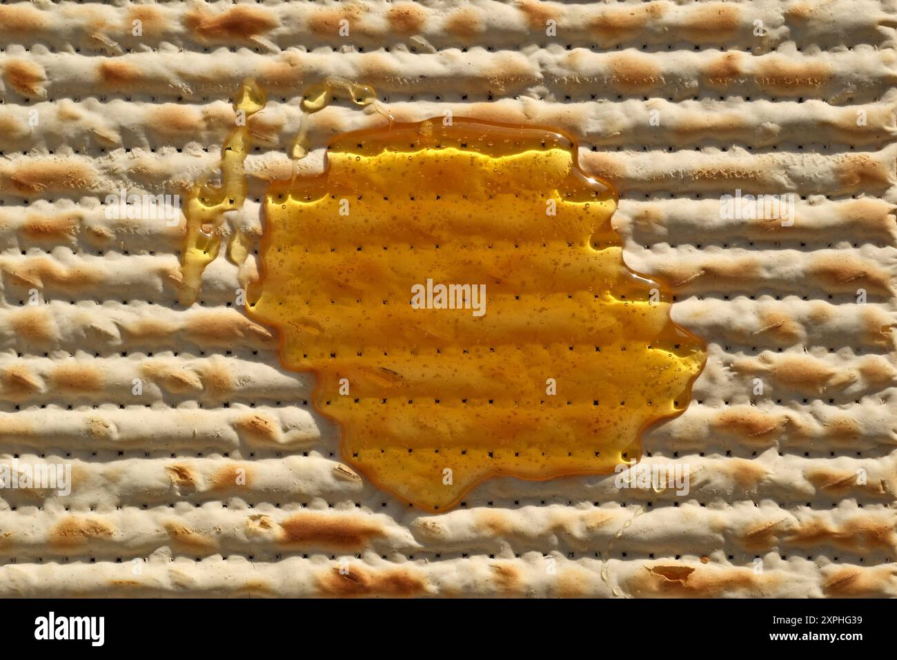 Matzah flatbread hi-res stock photography and images - Alamy
