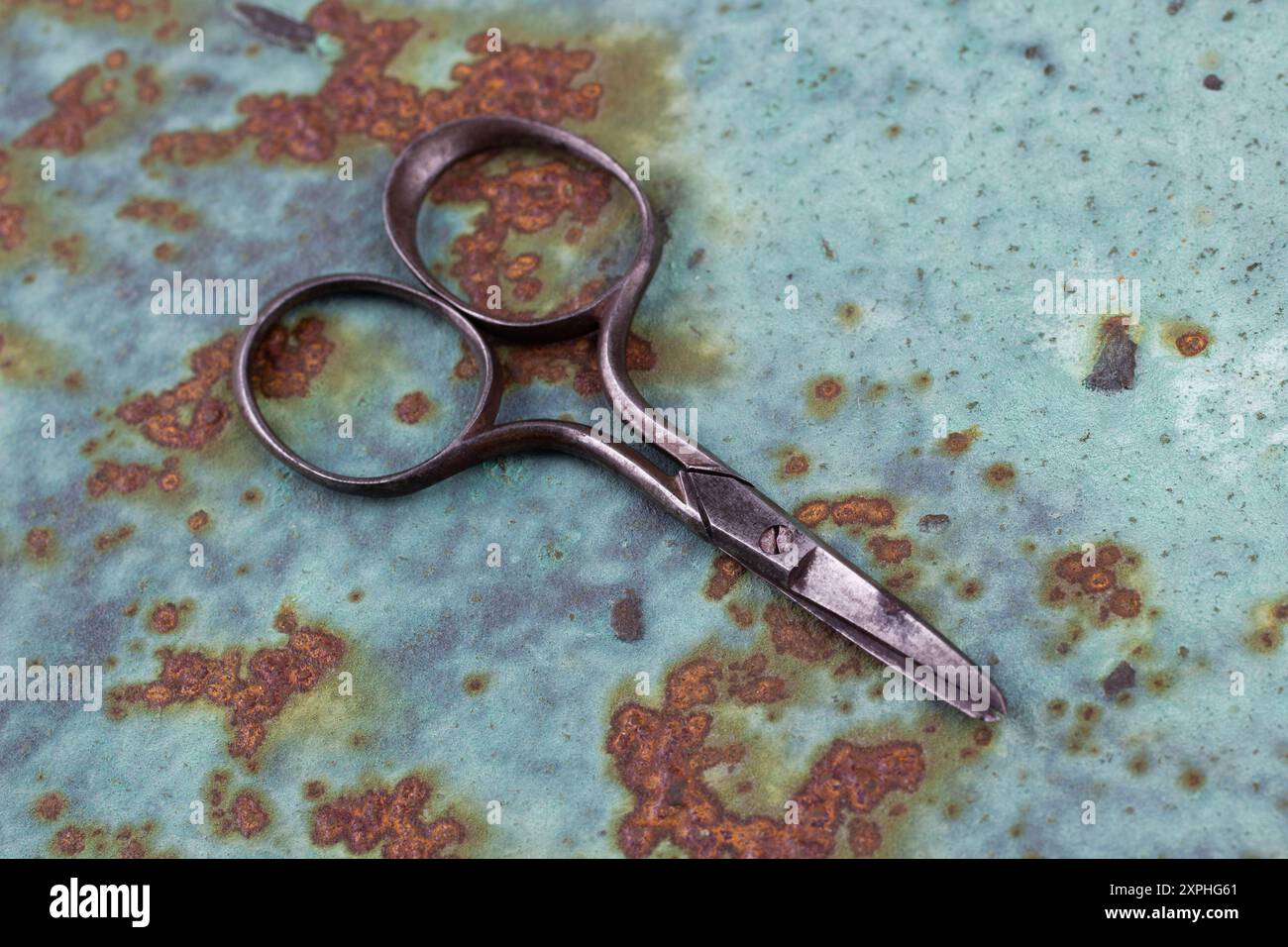 Old rusty scissor metal hi-res stock photography and images - Alamy