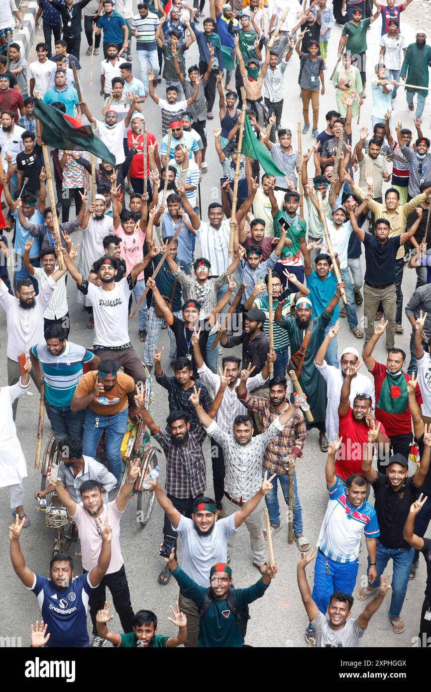Dhaka, Bangladesh - August 05, 2024: Thousands of people cheered at ...