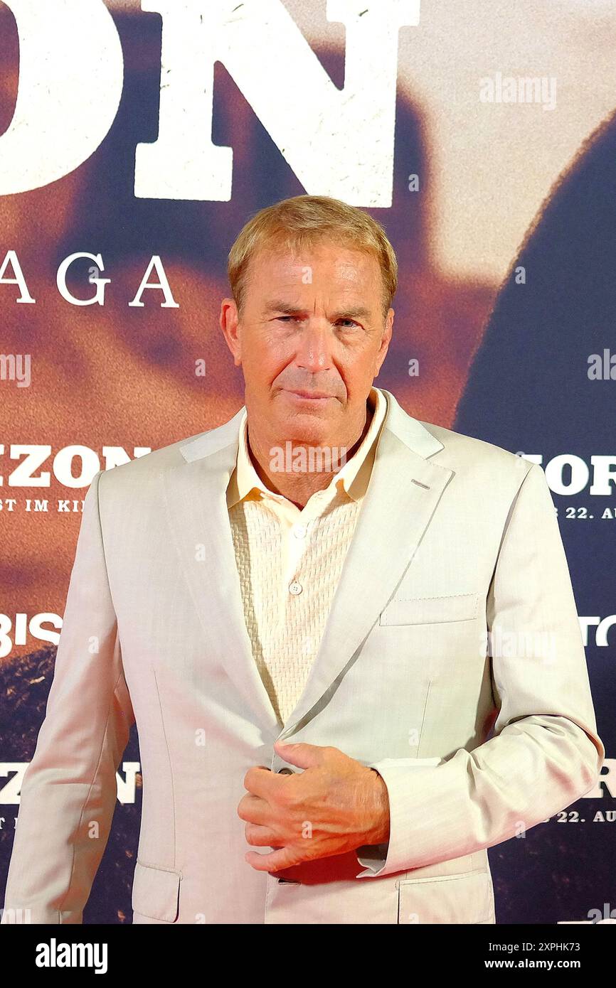 Roter teppich photocall hi-res stock photography and images - Alamy