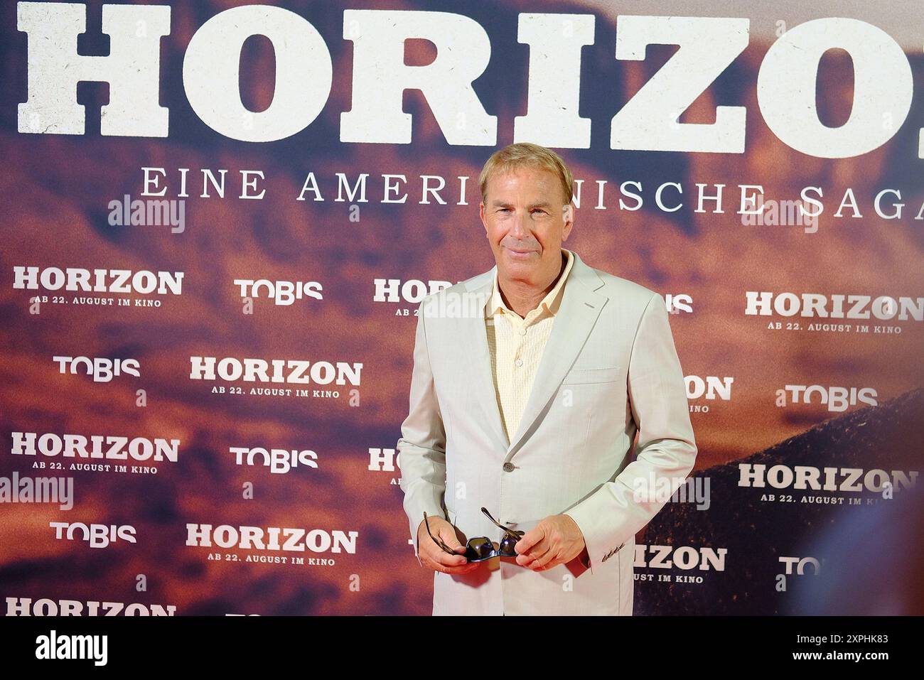 Roter teppich photocall hi-res stock photography and images - Alamy