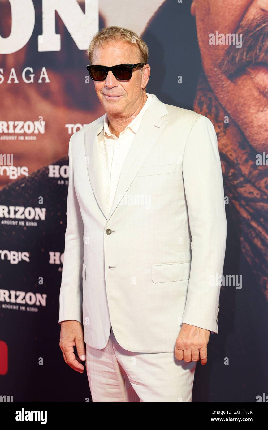 Roter teppich photocall hi-res stock photography and images - Alamy