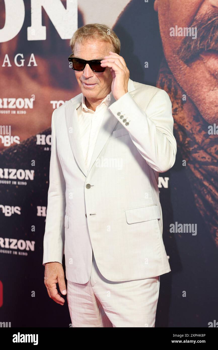 Roter teppich photocall hi-res stock photography and images - Alamy