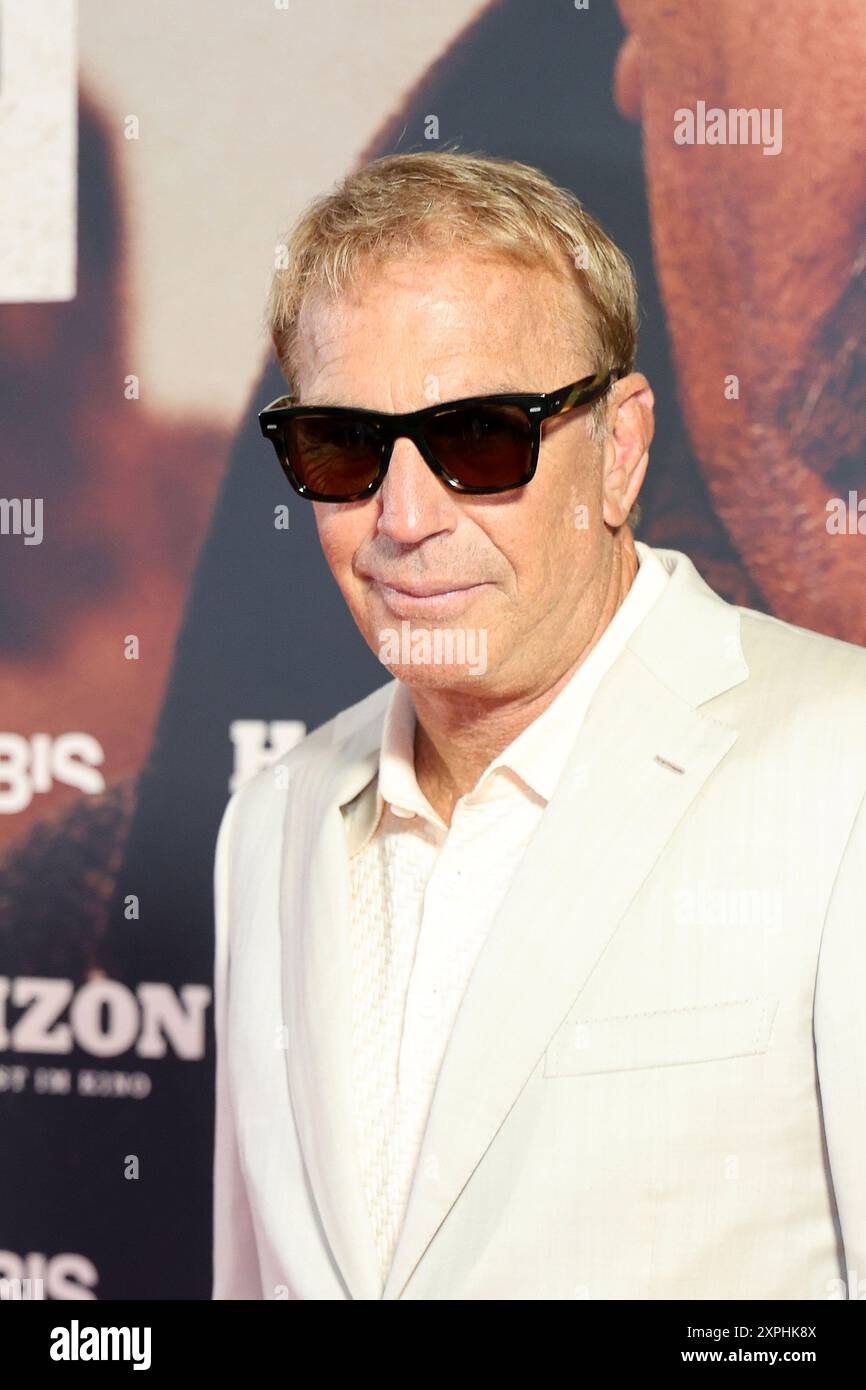 Roter teppich photocall hi-res stock photography and images - Alamy