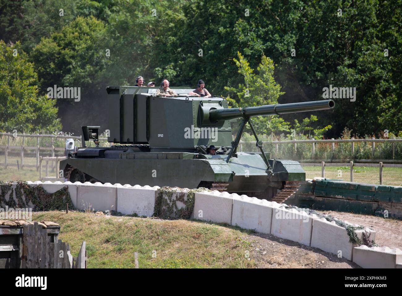 Heavy Gun Tank Number 1, FV4005 183 mm (7.2”) Tank. Bovington Tank ...