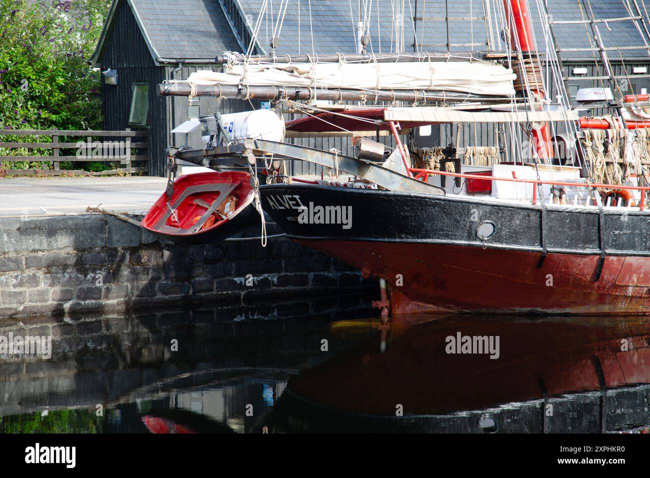 Herring drifter Alvei (originally steam powered) built in Montrose ...