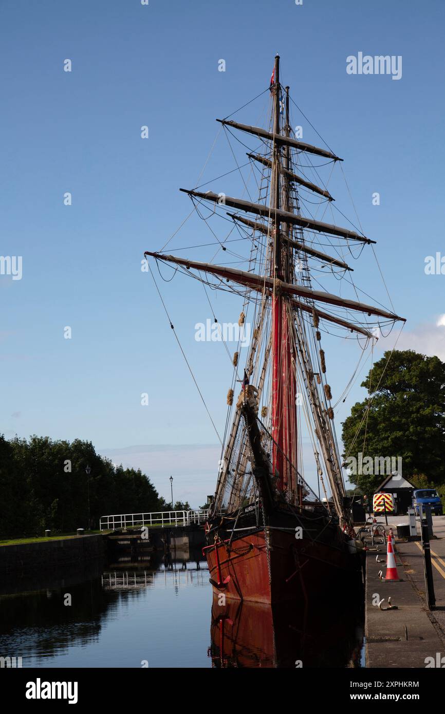 Herring drifter Alvei (originally steam powered) built in Montrose ...