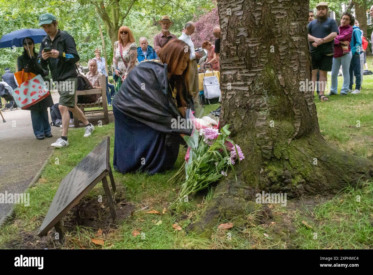 London, UK. 6 Aug 2024. Samata Khatoon Mayor of Camden lays a wreath ...