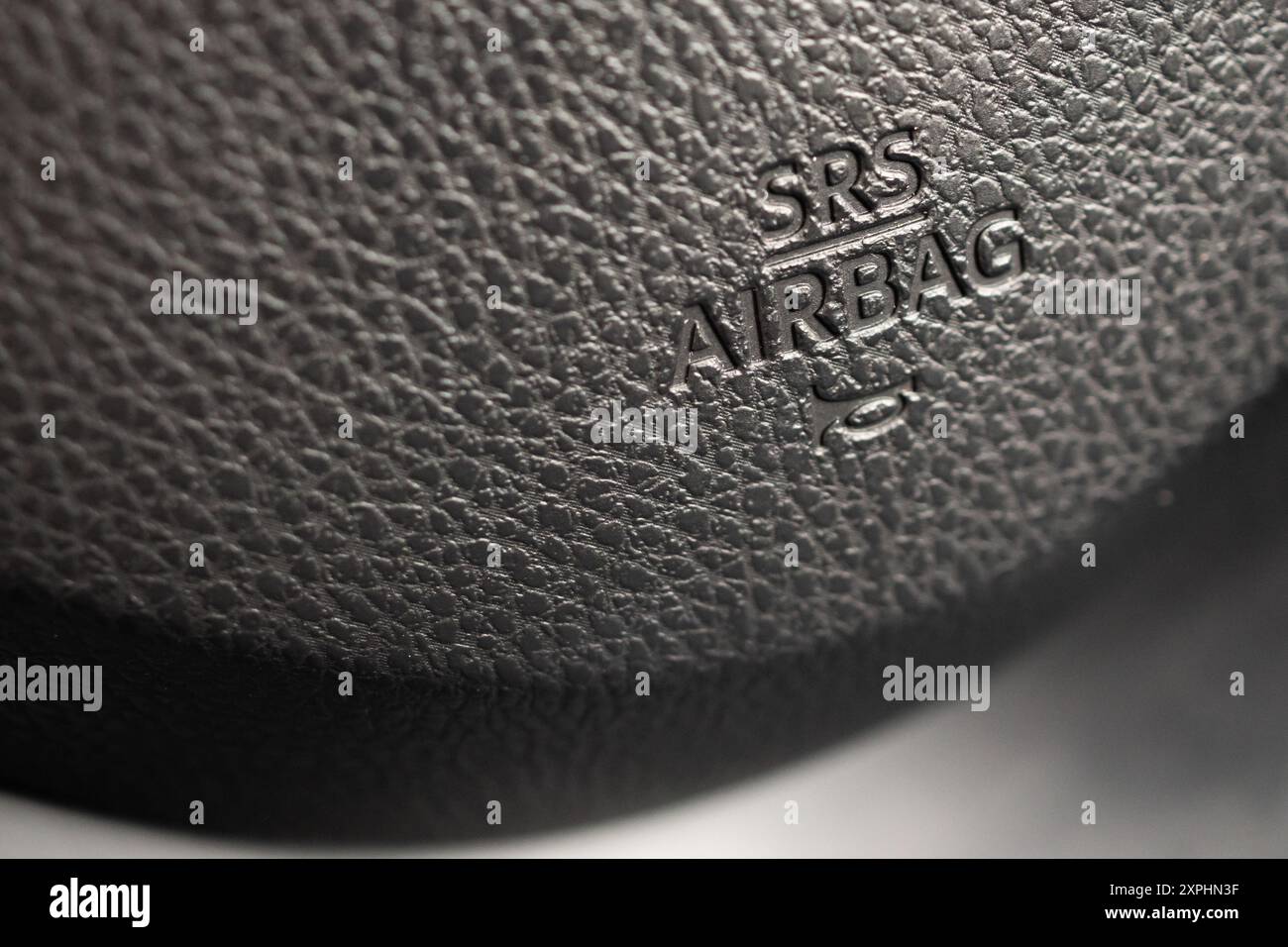 Safety airbag sign on car steering wheel with horn icon Stock Photo - Alamy