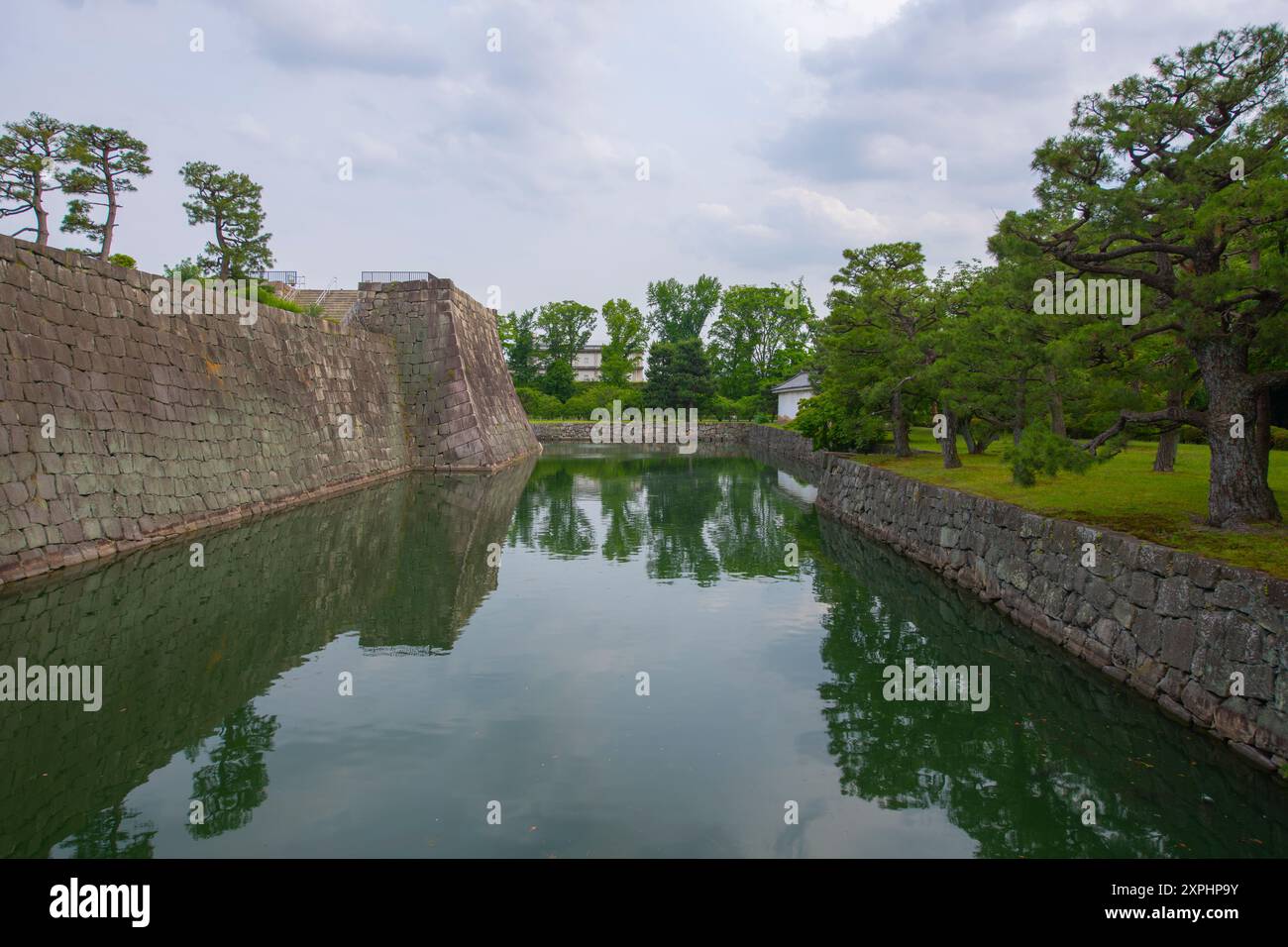 Inner moat and inner wall of Nijo Castle. Nijo Castle is a flatland ...