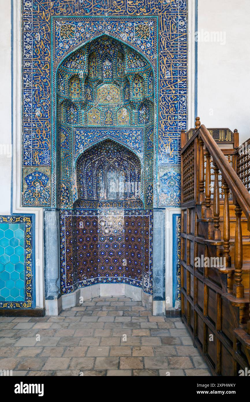 Blue mosque interior mihrab hi-res stock photography and images - Alamy