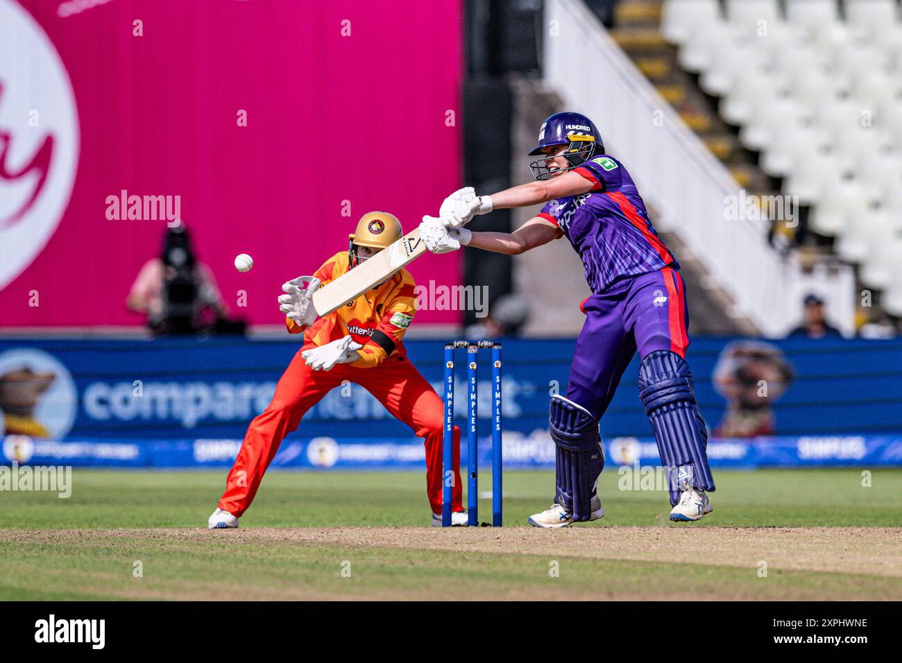 Alice davidson richards cricket hi-res stock photography and images - Alamy