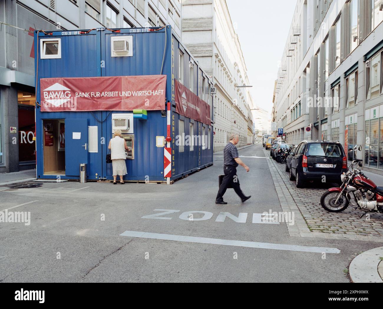 Image of a temporary bank office for Bank für Arbeit und Wirtschaft in ...