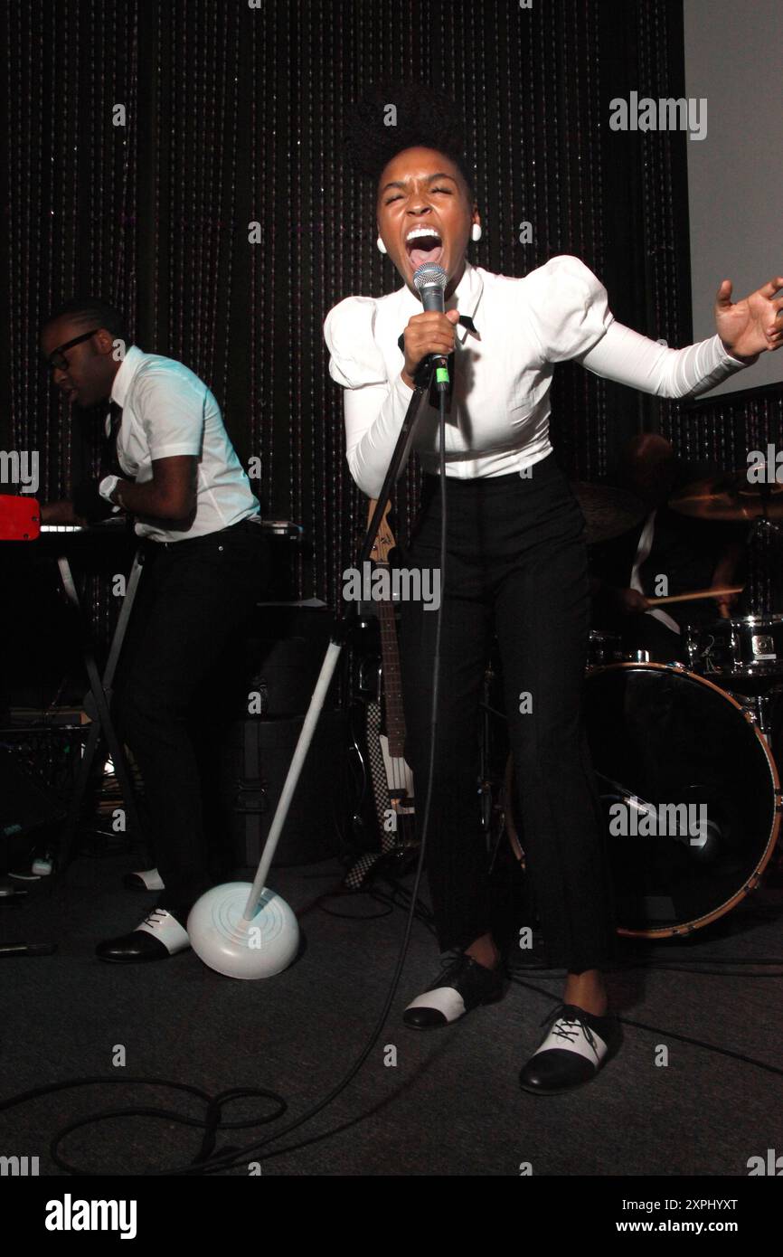 Janelle monae performing hi-res stock photography and images - Alamy