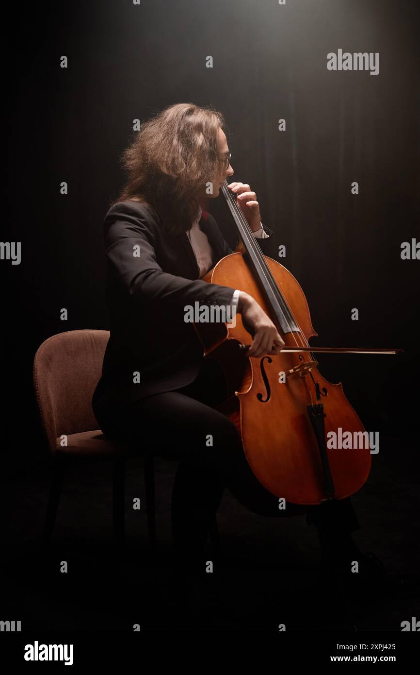 Profile light stage hi-res stock photography and images - Alamy