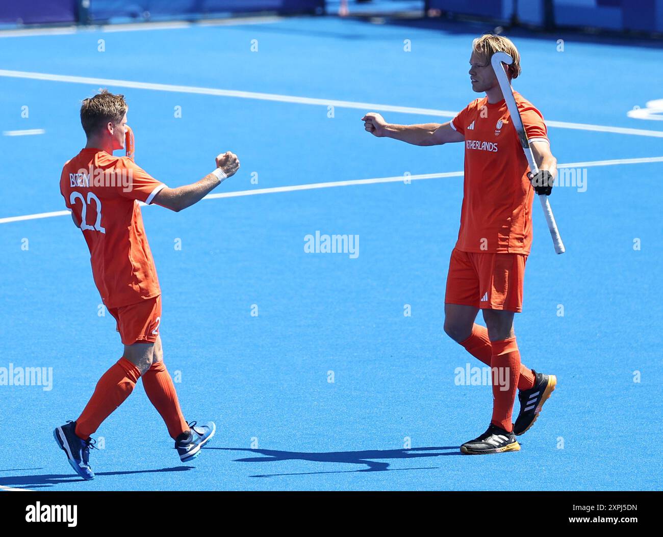 Koen bijen hi-res stock photography and images - Alamy