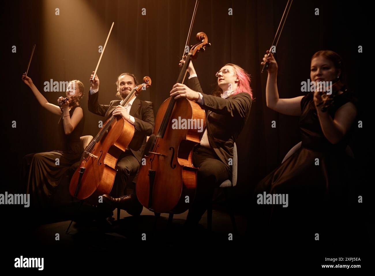 String quartet stage hi-res stock photography and images - Alamy