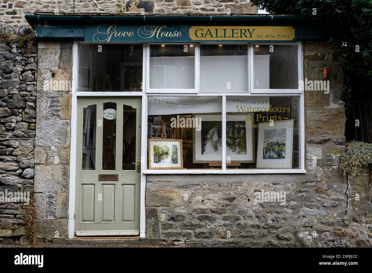 Landscape paintings in storefront hi-res stock photography and images ...