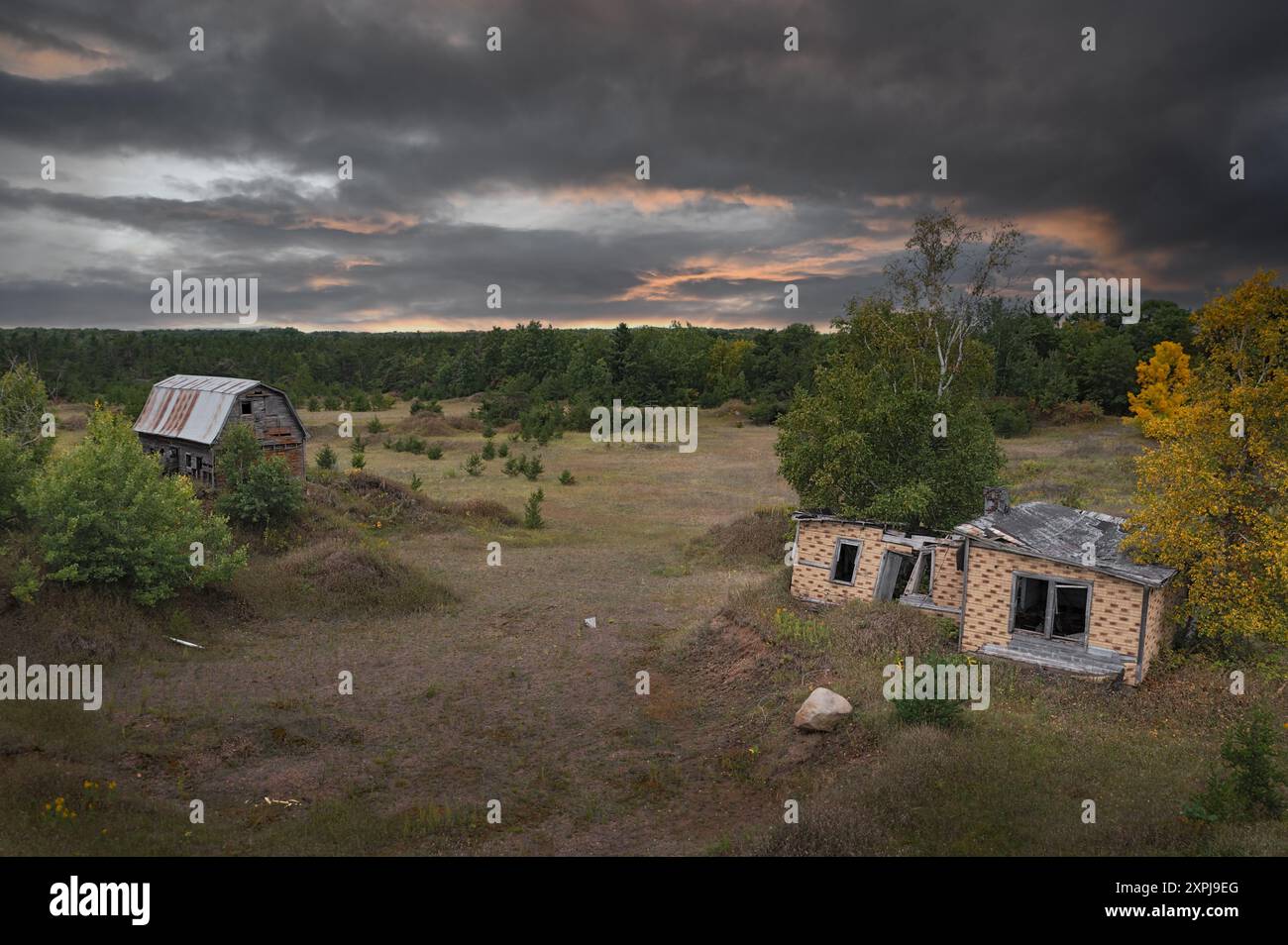 Aerial old barn farm house hi-res stock photography and images - Alamy