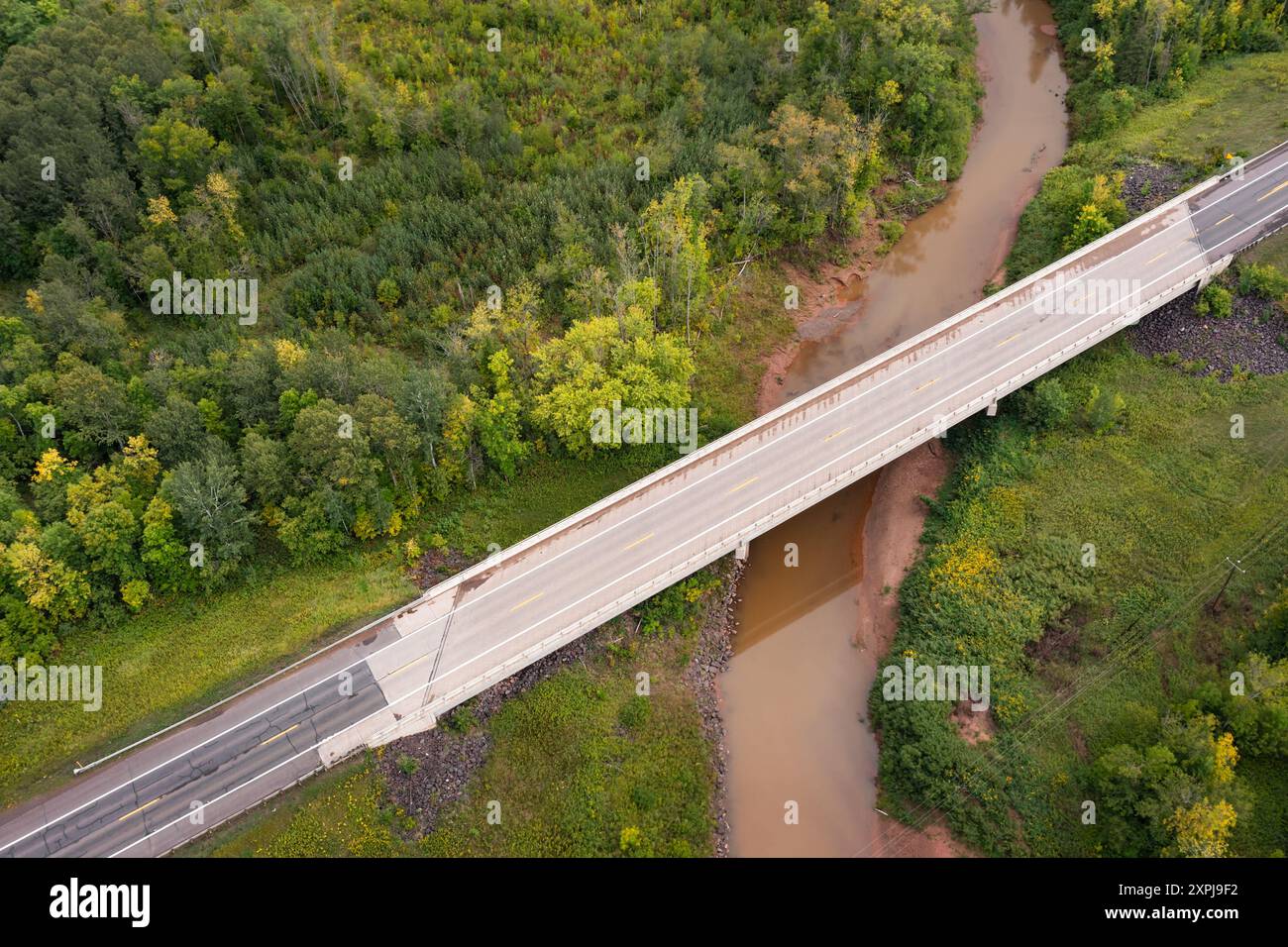 Two lane bridge hi-res stock photography and images - Alamy