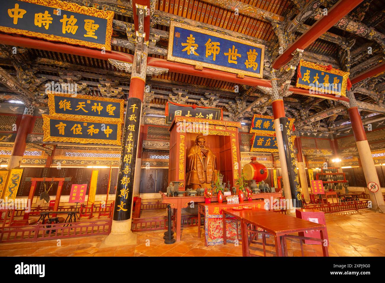 Interior of Dacheng Hall of Quanzhou Confucian Temple in Licheng ...