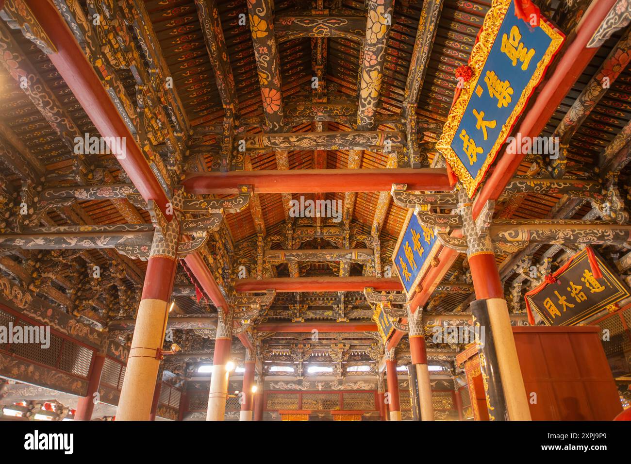Interior of Dacheng Hall of Quanzhou Confucian Temple in Licheng ...