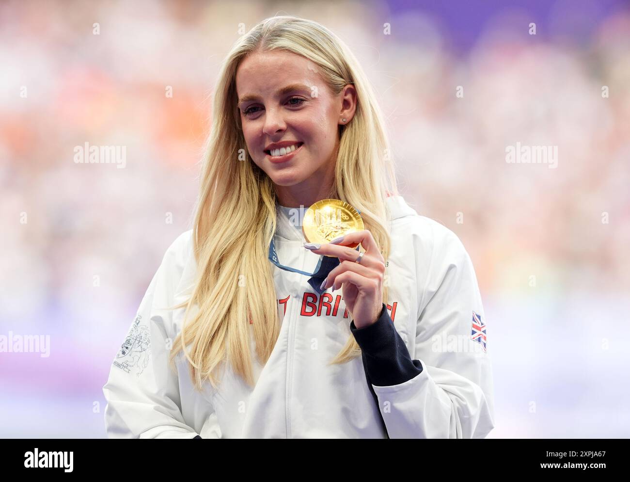 Great Britain's Keely Hodgkinson with her gold medal following victory ...