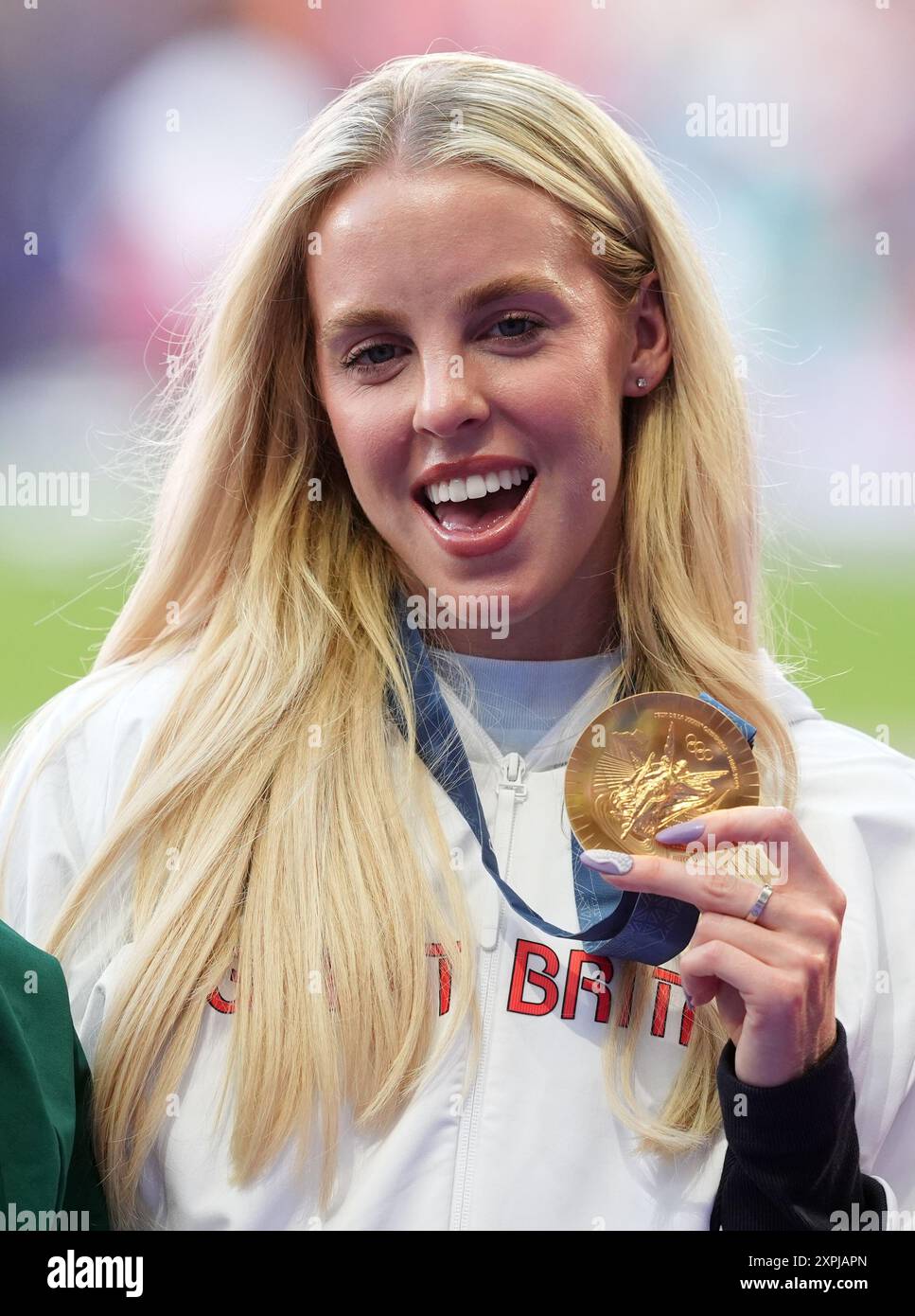 Great Britain's Keely Hodgkinson with her gold medal following victory ...